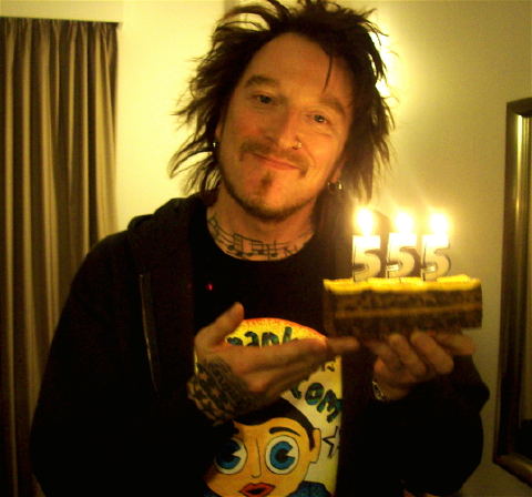 It Goes Up to 555 – Pledge Triple Album | The Wildhearts